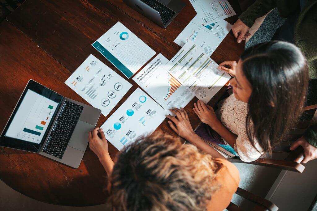 OCRとRPAの違いは？連携するメリット5つや導入事例を簡単に解説